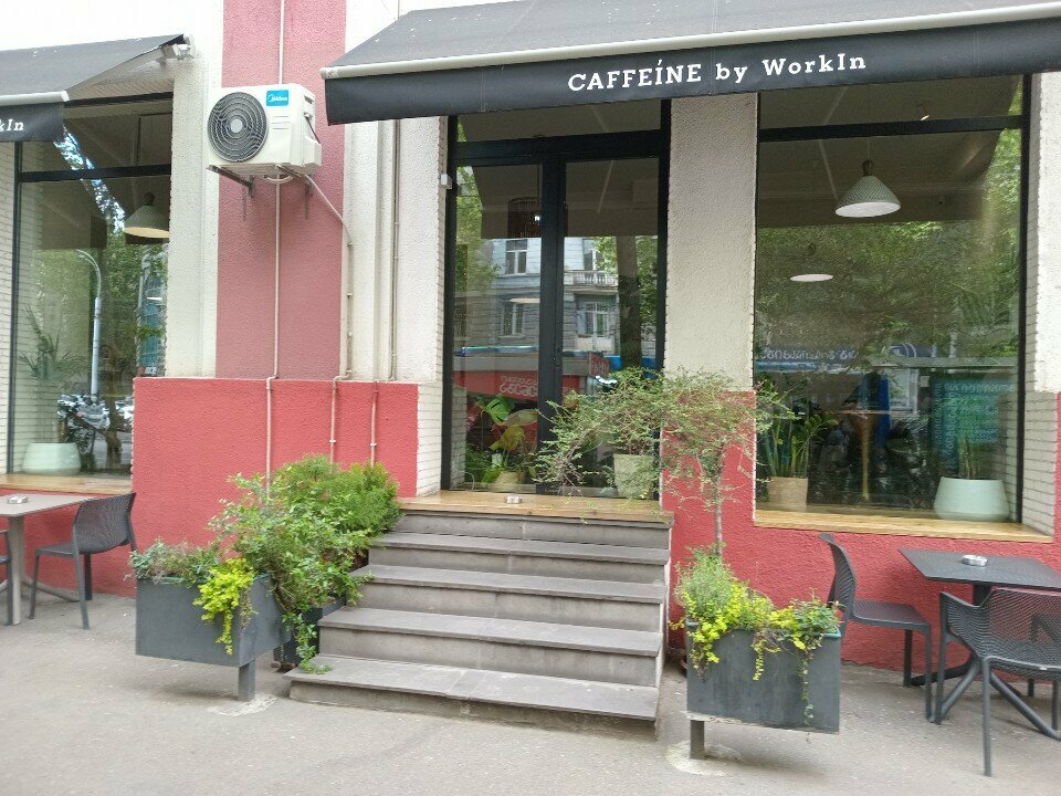 Kahve dükkanları Caffeine by WorkIn, Tiflis, foto
