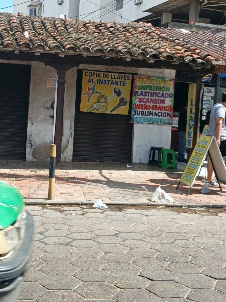 Anahtarların imalatı ve onarımı Copia De Llaves Al Instante, Santa‑Krus, foto