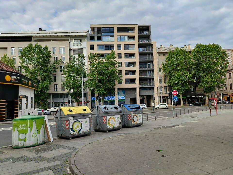 Ayrı çöp toplama noktası Раздельный сбор отходов, Belgrad, foto
