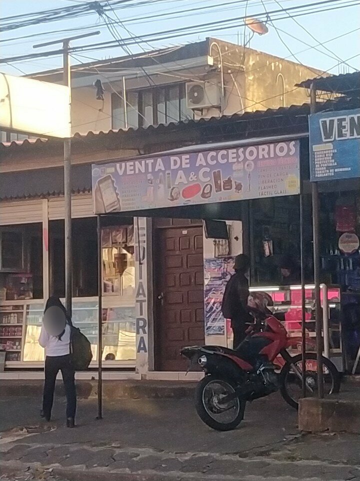 Cep telefonu aksesuarları A & C, Santa‑Krus, foto