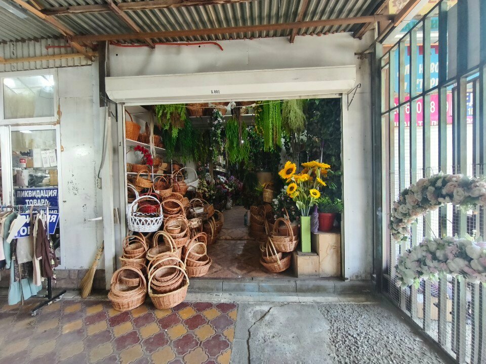 Yapay bitki ve çiçek Магазин искусственных цветов и плетеных корзин, Makhachkala, foto