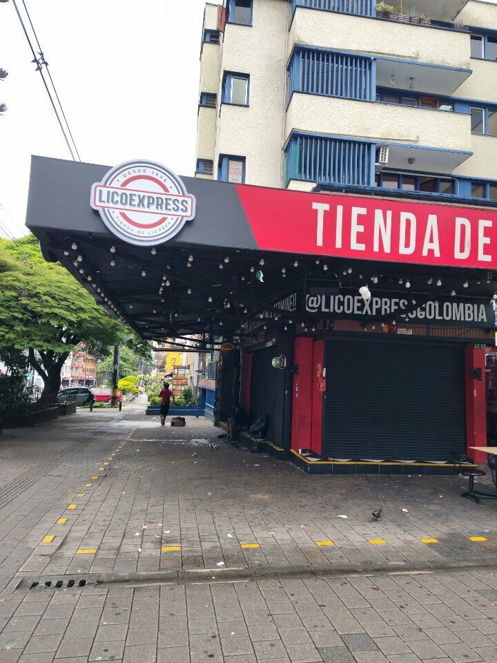 Alkollü içecekler Lico Express Liquor Store, Medellin, foto