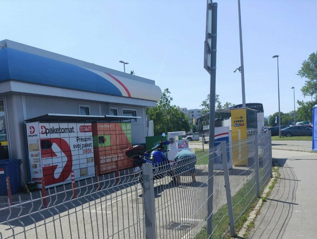 Parsel otomatı Ananas, Novi Sad, foto