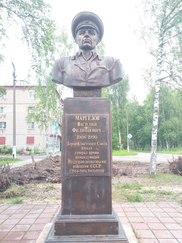 Anıt, heykel В.Ф. Маргелов, Smolenskaya oblastı, foto