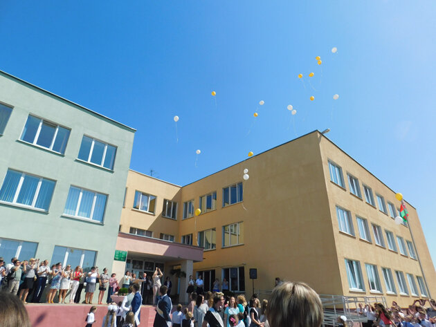 Fen lisesi, sosyal bilimler lisesi Gimnaziya № 1, Volozhin, foto