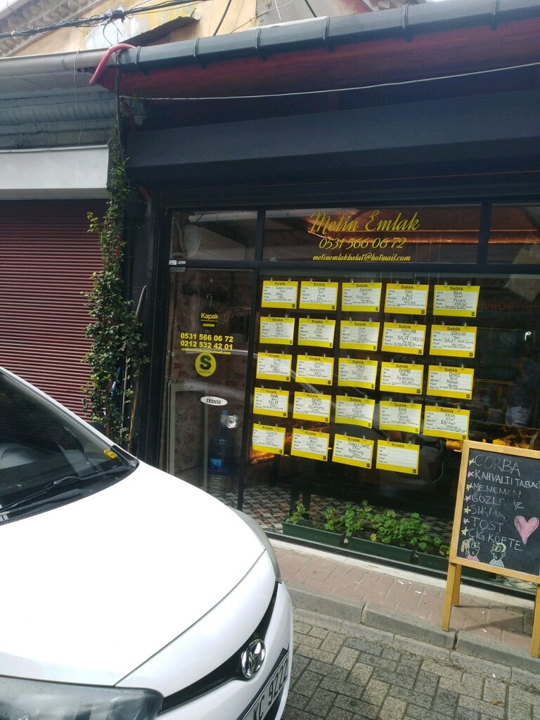 Emlak ofisi Metin Emlak, İstanbul, foto