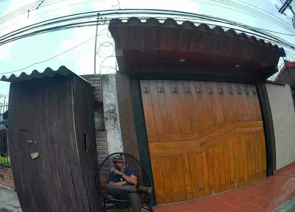 Geçiş noktaları, güvenlik kontrol alanı Security Post, Santa‑Krus, foto
