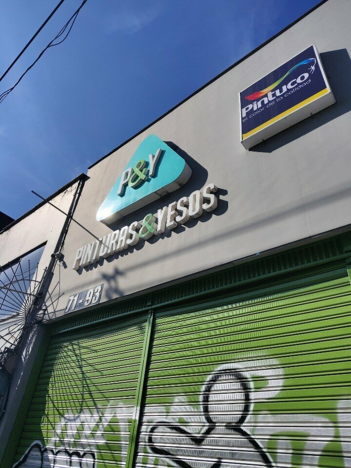 Boya ve cila malzemeleri üretim ve satış yerleri Pontiras y Yesos, Medellin, foto