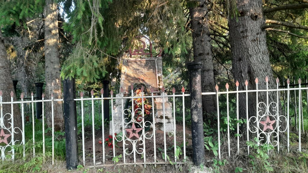 Anıt, heykel Братская могила, Çeliabinskaya oblastı, foto