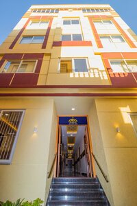 Itsy Hotels Arastu Inn (State of Telangana, Greater Hyderabad Municipal Corporation, Hyderabad, Line 1, Lakdikapul Metro station), otel  Haydarabat'tan