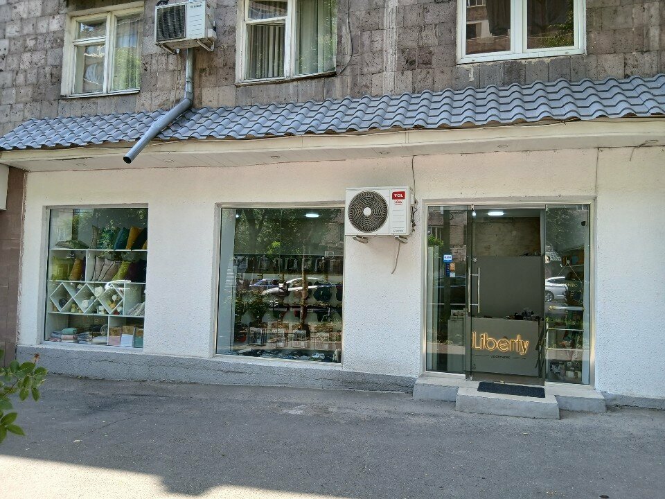Giyim mağazası Liberty, Erivan, foto
