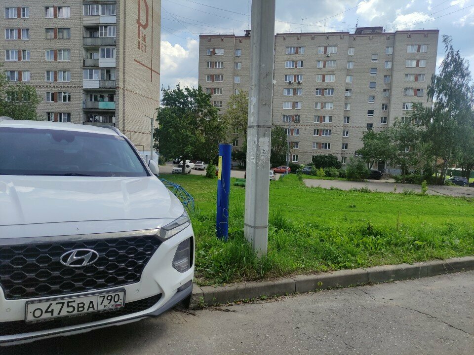 Elektrikli oto şarj istasyonları Plug Me, Sergiyev Posad, foto