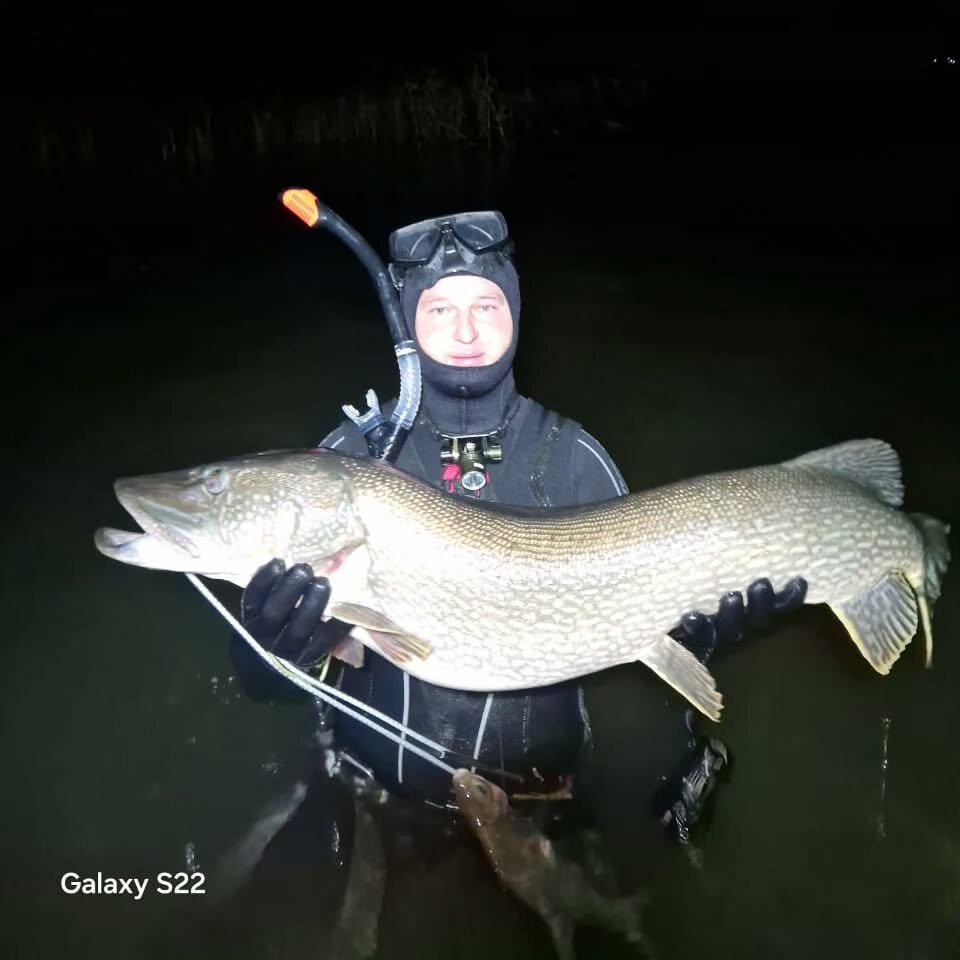 Avcılar ve balıkçılar Batiskaf Kazakhstan, Öskemen (Ust‑Kamenogorsk), foto