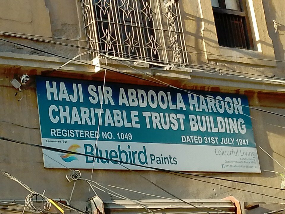 Boya ve cila malzemeleri üretim ve satış yerleri Haji sir Abdoola haroon chartible, Karaçi, foto