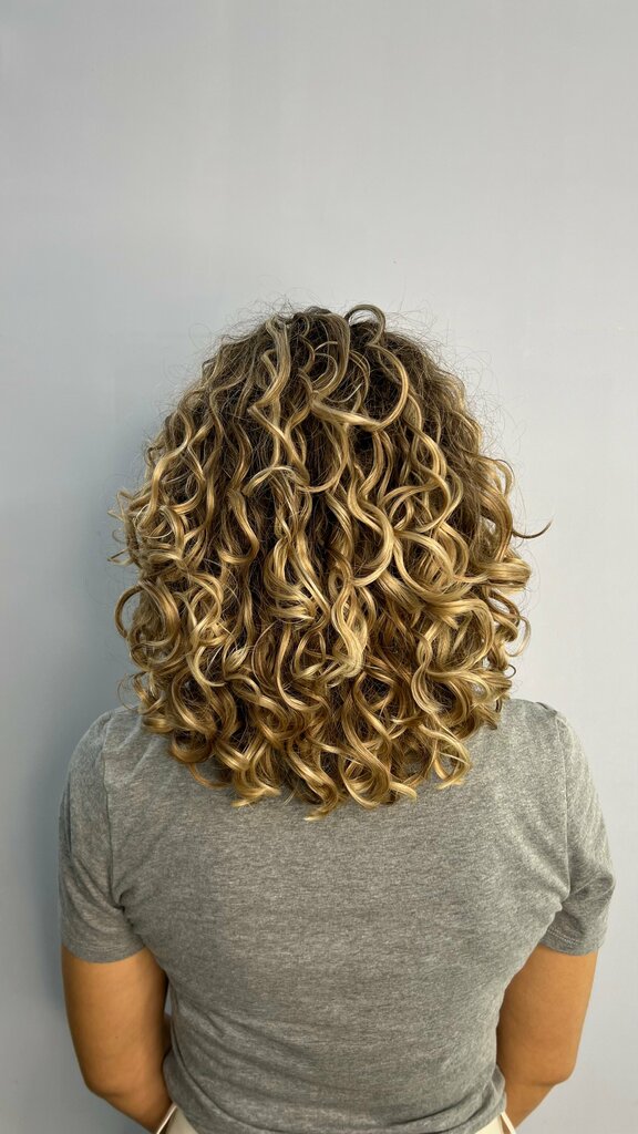 Kuaförler Студия биозавивки и окрашивания волос Ирины Надельфейнас, Moskova, foto