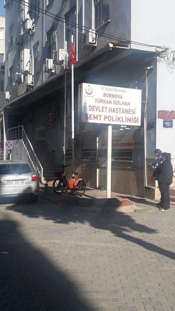 Poliklinikler İzmir Bornova Türkan Özilhan Devlet Hastanesine Semt Polikliniği, İzmir, foto