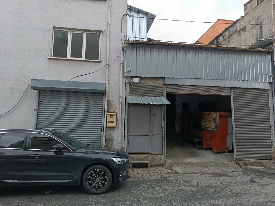 Sanayi kuruluşu Var Ol Makina, İstanbul, foto