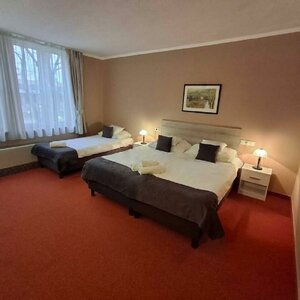 Hotel Unicornis (Heves vármegye, Eger), otel  Eger'den