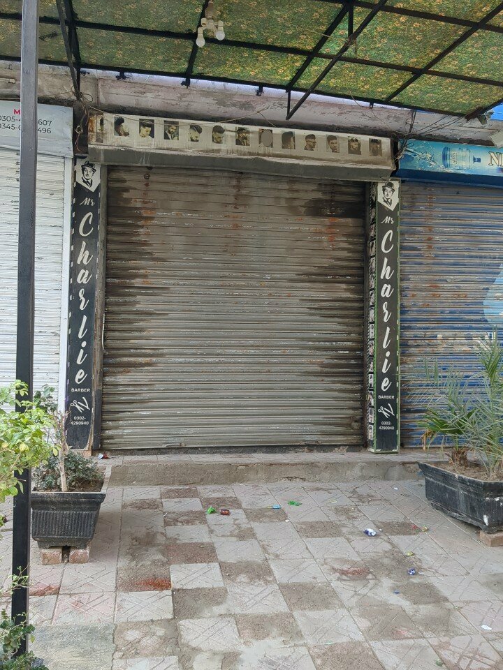 Tıp merkezleri ve klinikler Charlie Barber Saloon, Lahor, foto