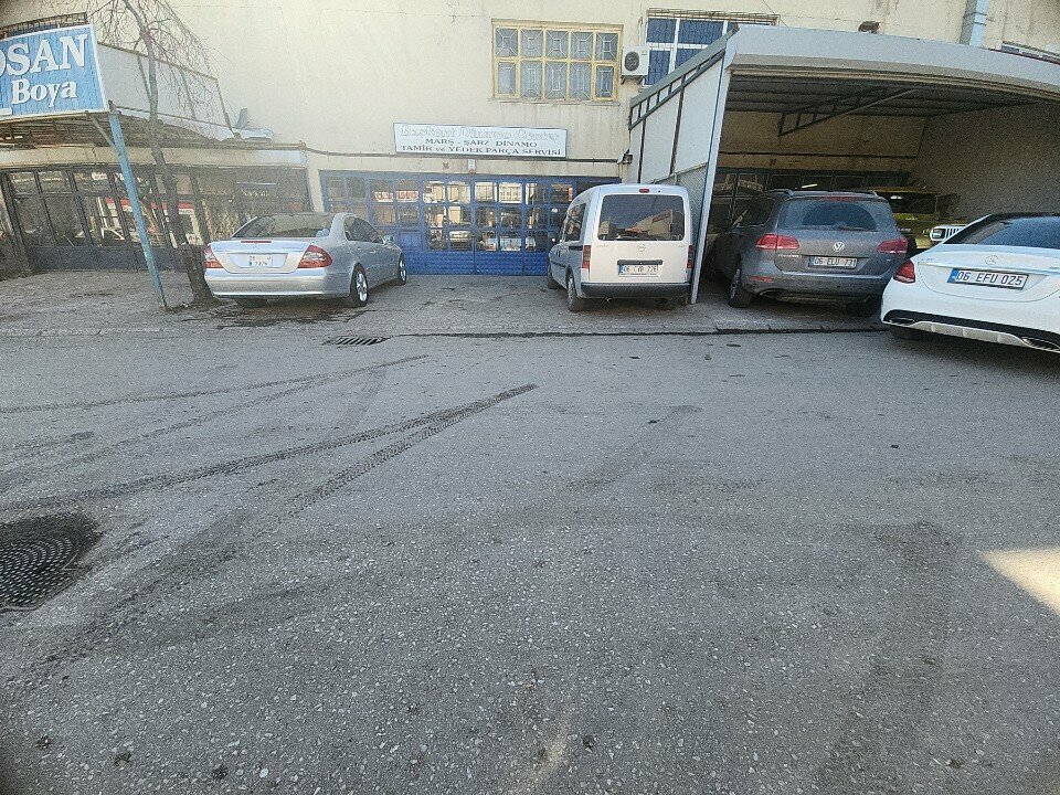 Otomobil yedek parçaları Başkent Dinamo Center, Ankara, foto
