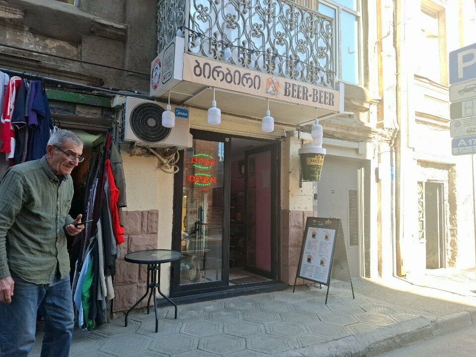 Bira dükkanı Beer beer, Tiflis, foto