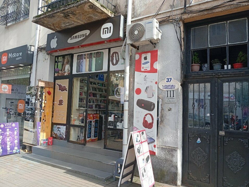 Cep telefonu ve aksesuarları satış mağazaları Phone Accessories Batumi, Batum, foto