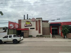 El Solar (Santa Cruz de la Sierra, Distrito Municipal 1, Subdistrito 63, San Marcos), fast food  Santa‑Krus'tan