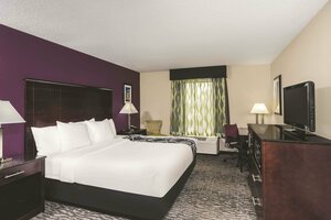 La Quinta Inn & Suites by Wyndham Louisville East (Kentucky, Jefferson County, Louisville), otel  Louisville'den