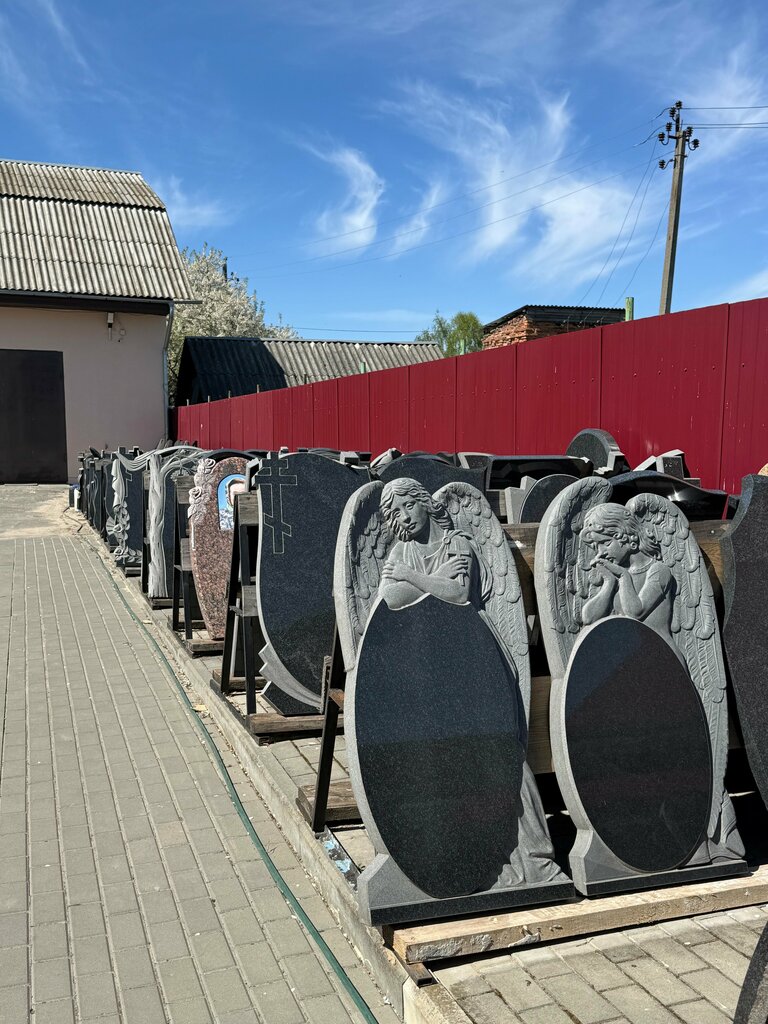 Heykel ve mezarlık taşı üreticileri Вечная Память, Brianskaya oblastı, foto