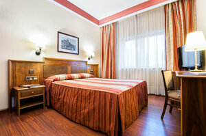Crisol Regio (Comunidad Autónoma de Castilla y León, Provincia de Salamanca, Carretera N 501 Salamanca Madrid km.4), otel  Kastilya ve Leon'dan