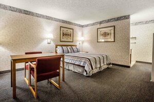 Econo Lodge Inn & Suites near China Lake Naval Station (California, Kern County, UBR395), otel  Ridgecrest'ten