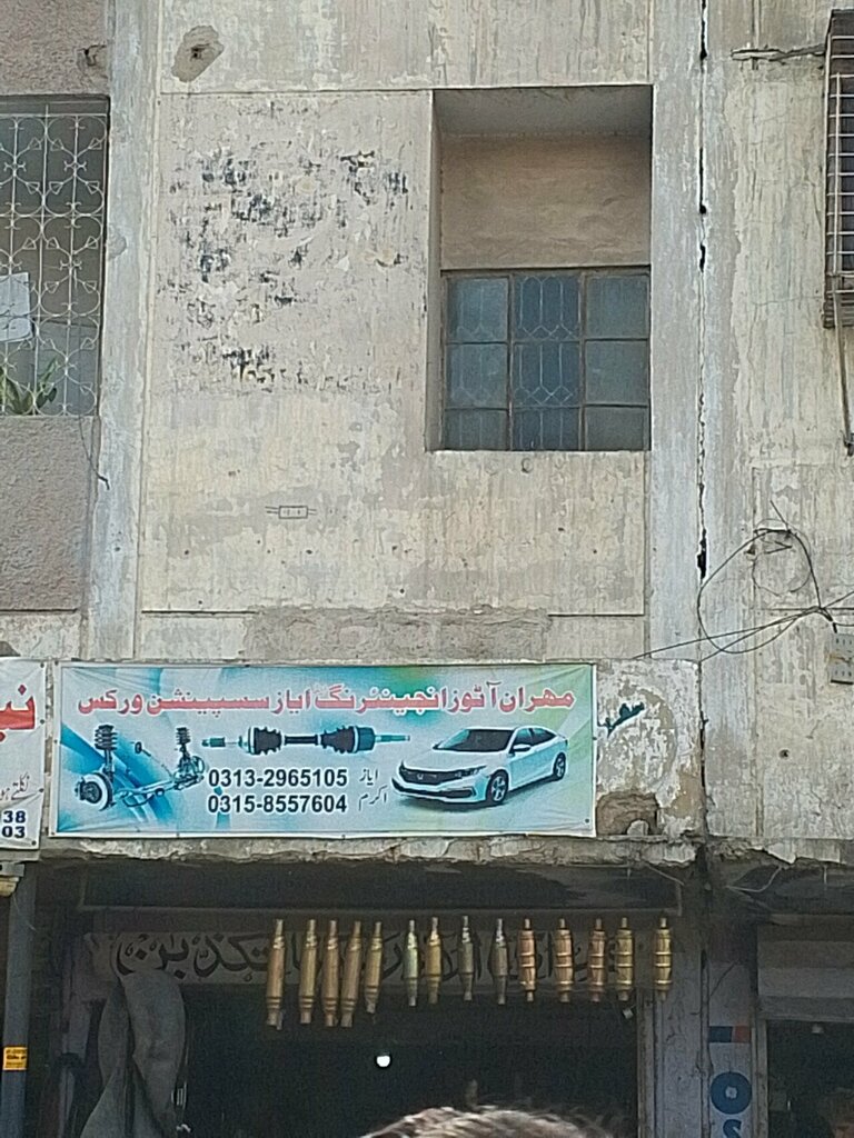 Otomobil servisi Mehran in car engineering workers, Karaçi, foto