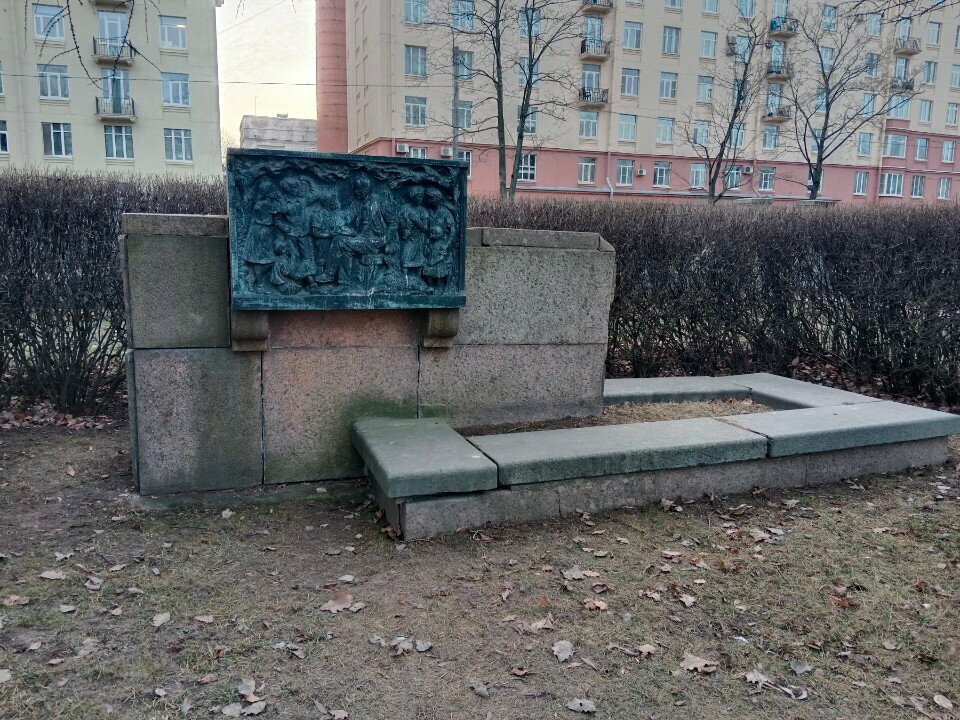 Sanat atölyeleri Барельеф Ленин и дети, Saint‑Petersburg, foto