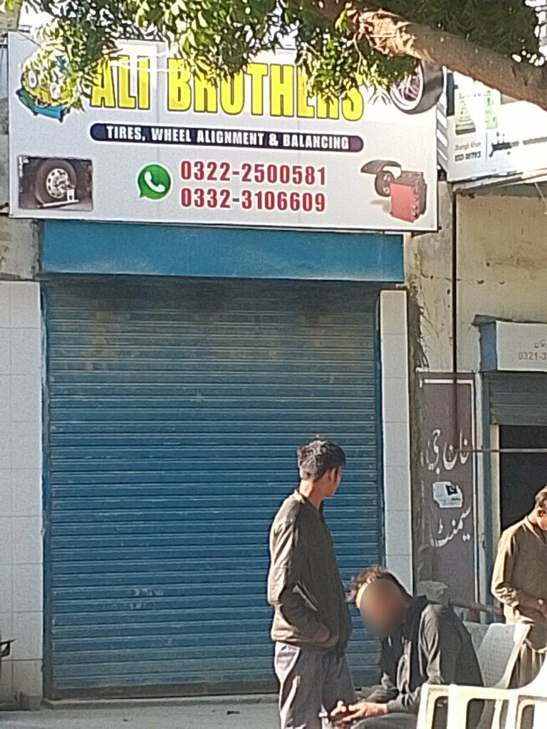 Jant ve lastikçiler Ali Brothers Tyre, Karaçi, foto
