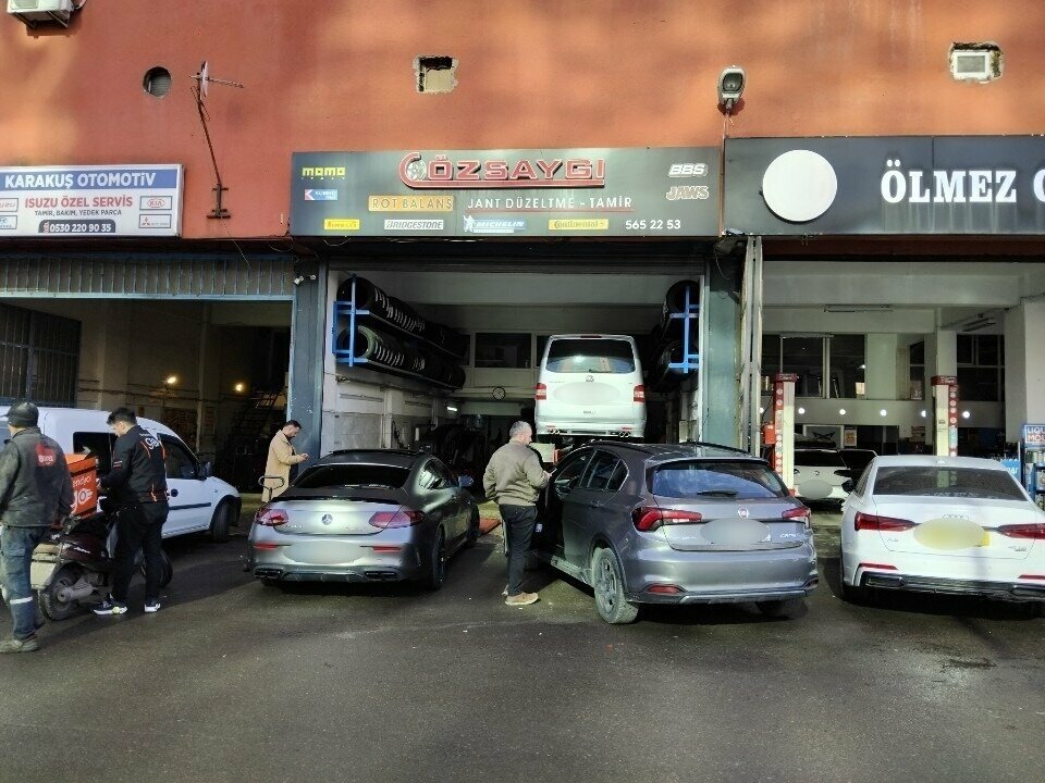 Jant ve lastikçiler Özsaygı, İstanbul, foto