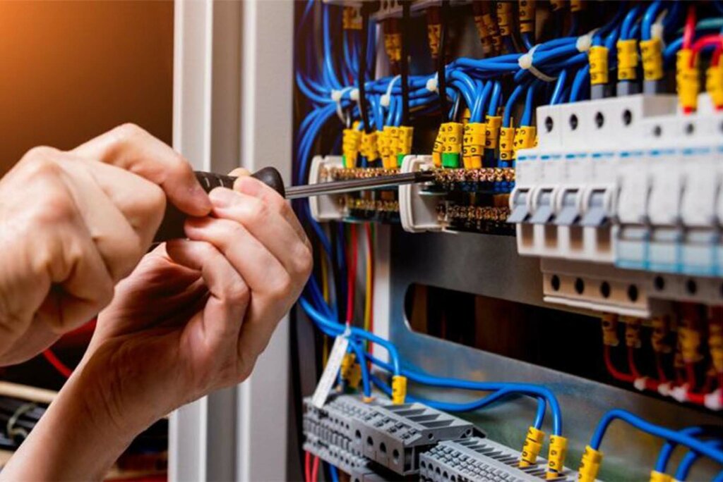 Özel tekniklerin onarımı Candid Tech Electromechanical Equipment Installation And Maintenance, Dubai, foto