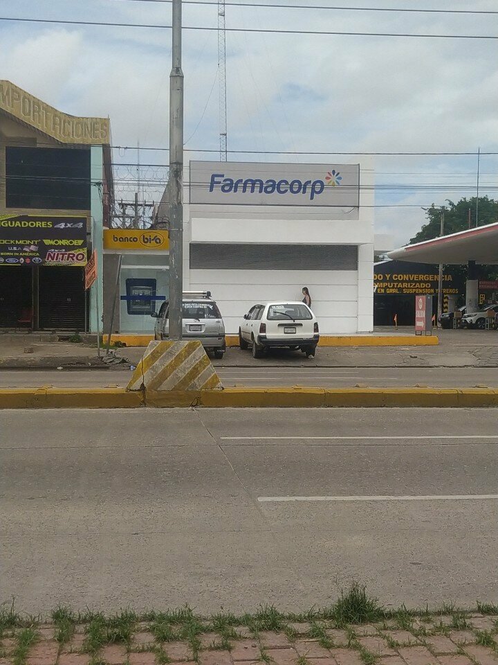 Eczaneler Farmacorp Sucursal Biopetrol Royal, Santa‑Krus, foto
