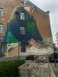 Mural Grandma (Varlamishvili Street No:5, Kutaisi), anıt, heykel  Kutaisi'den
