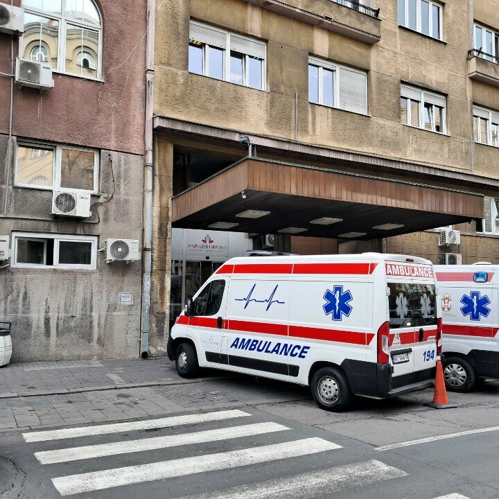 Kadın hastalıkları ve doğum dispanserleri Народни Фронт Гинеколошко-акушерска клиника, Belgrad, foto