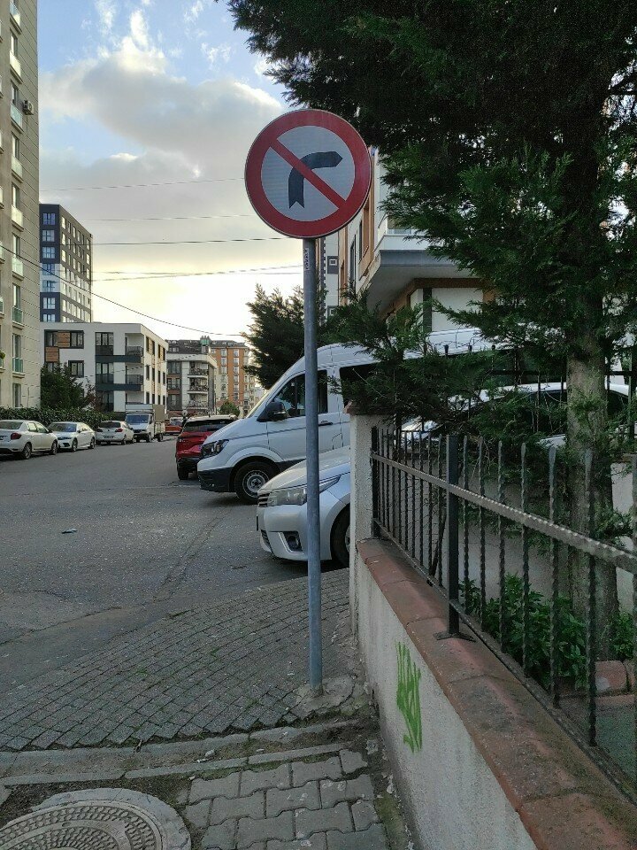 Trafik güvenliği ekipmanları Trafik levhası, İstanbul, foto