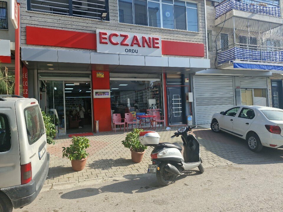 Eczaneler Ordu Eczanesi, İzmir, foto
