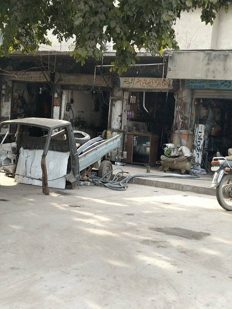 Otomobil servisi Al Huram Autos & Decorations Center, Rawalpindi, foto