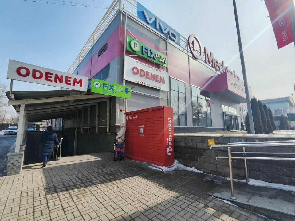 Parsel otomatı Kaspi Postomat, Almatı, foto