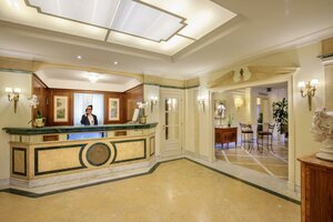 Donna Laura Palace (Rome, Lungotevere dell'Armi), otel  Roma'dan
