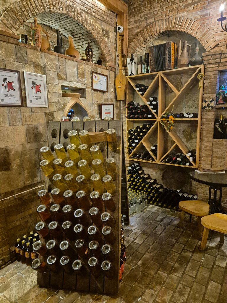 Şaraphane Винный погреб Важа Давитадзе, Batum, foto