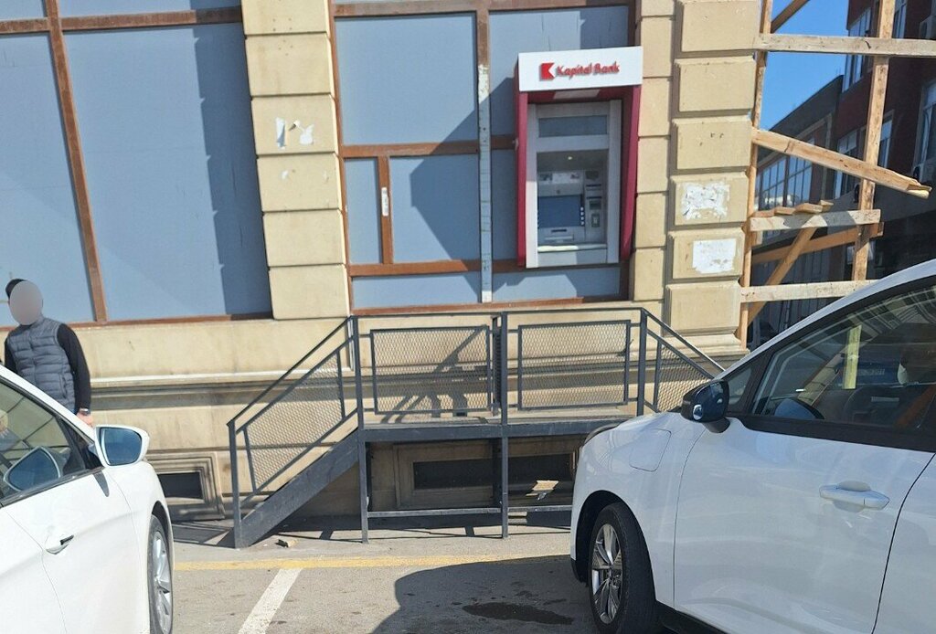 ATM'ler Kapital Bank, Bakü, foto