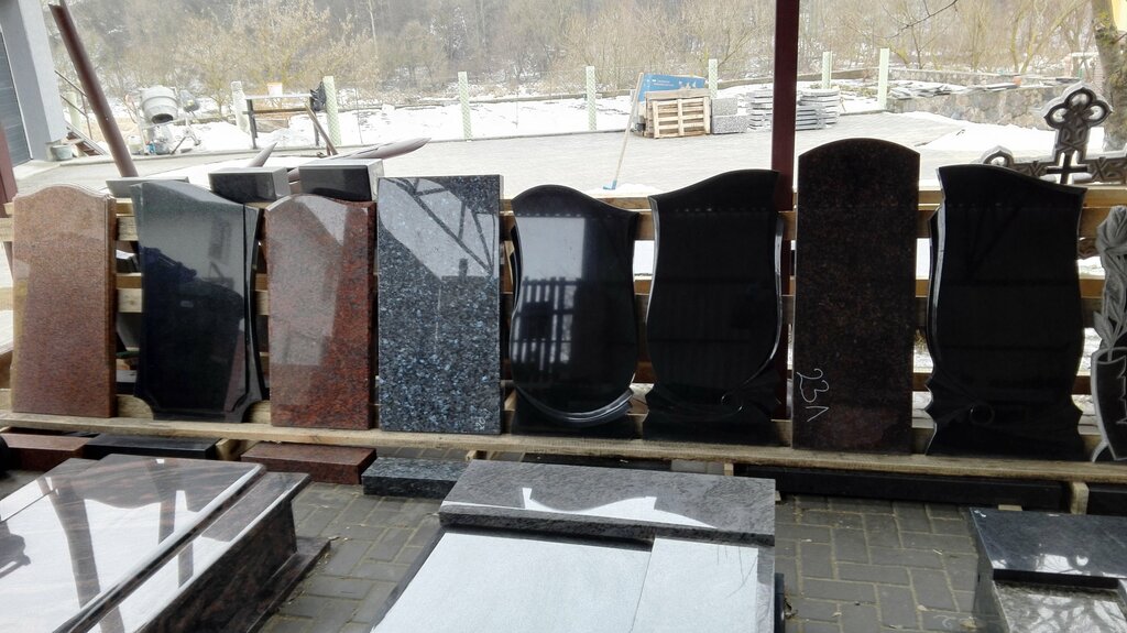 Heykel ve mezarlık taşı üreticileri Monuments, Grodno, foto