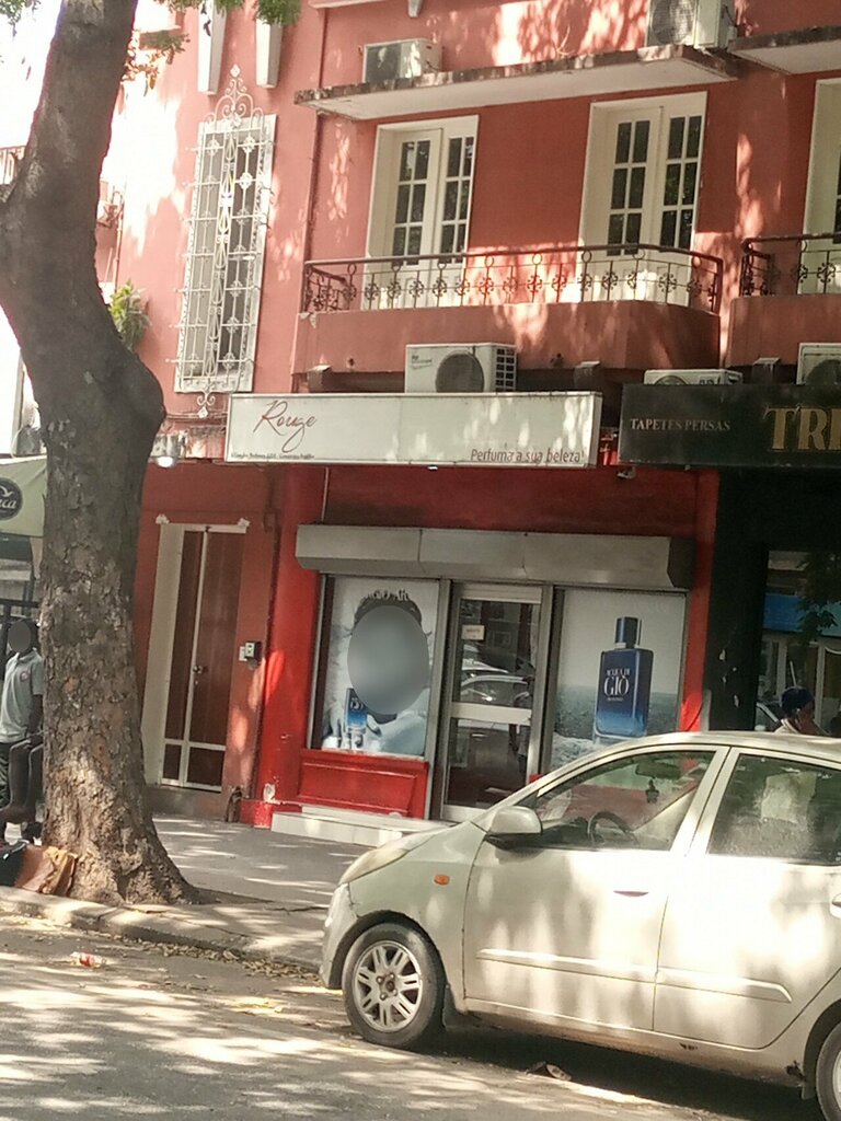 Kozmetik ve parfümeri mağazaları Perfumaria Rouje, Loanda, foto