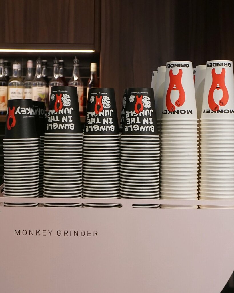 Kahve dükkanları Monkey Grinder, Kirov, foto
