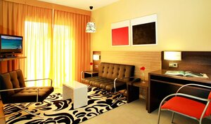 Aqua Hotel Bertran Park (Calle Sant Josep No:49, Lloret de Mar), otel  Lloret De Mar'dan